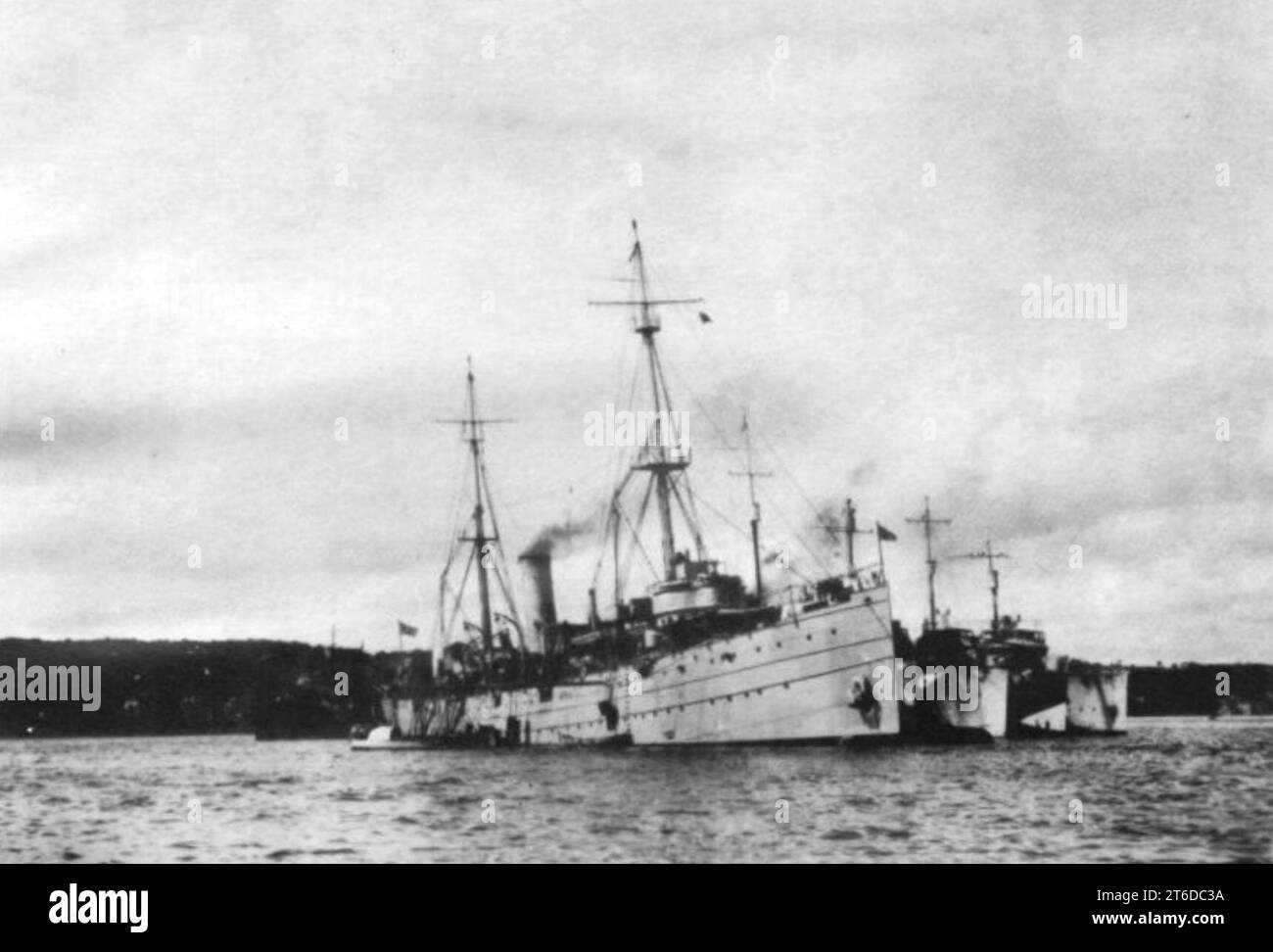 USS Dixie (AD-1) at anchor with destroyers Stock Photo - Alamy