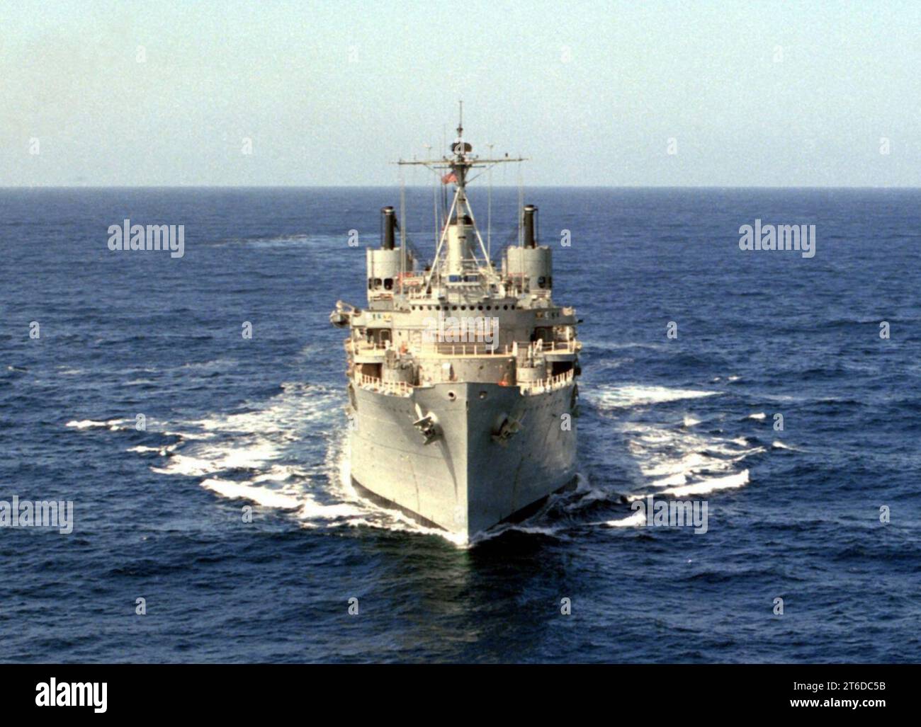 USS Dixie (AD-14) underway in 1976 (bow shot Stock Photo - Alamy