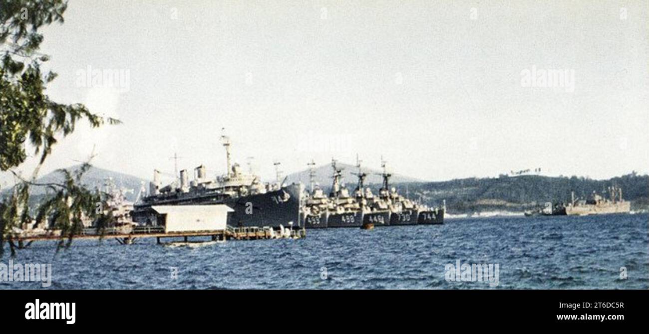 USS Dixie (AD-14) with destroyers alongside in 1962 Stock Photo - Alamy