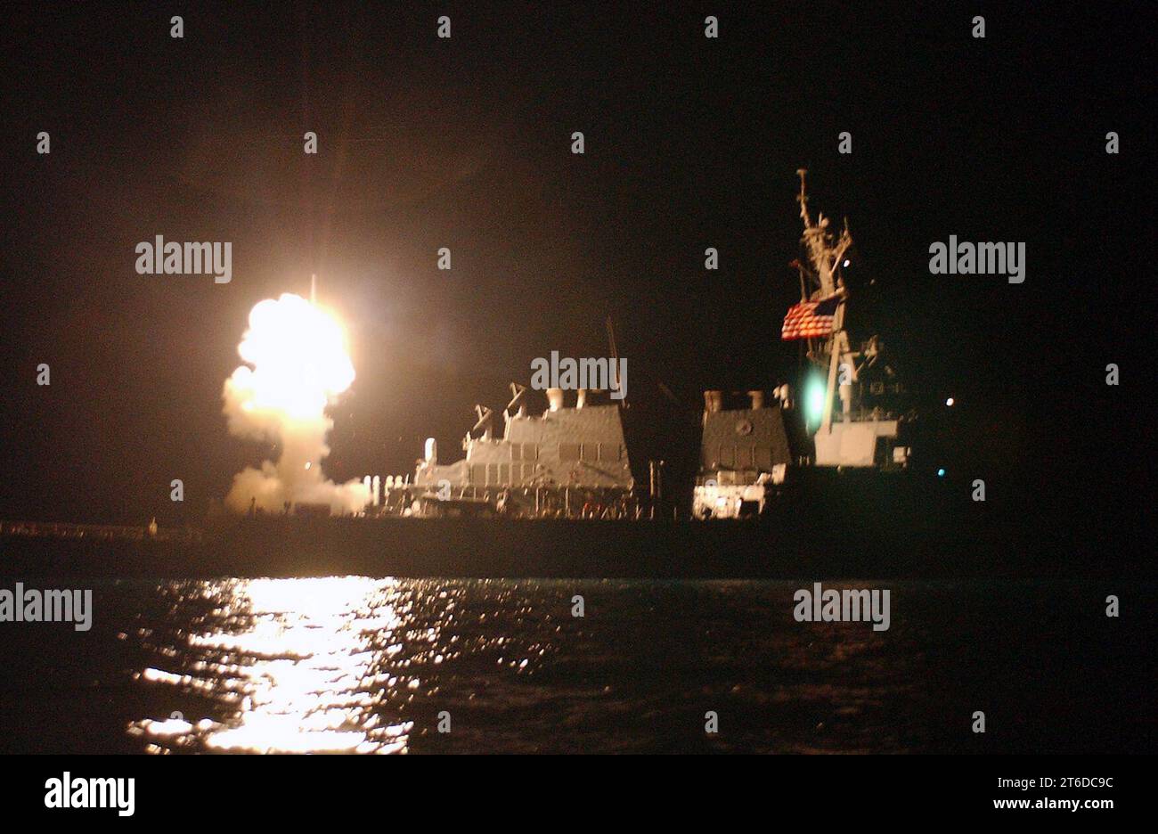 USS Donald Cook (DDG-75) Tomahawk launch Stock Photo - Alamy