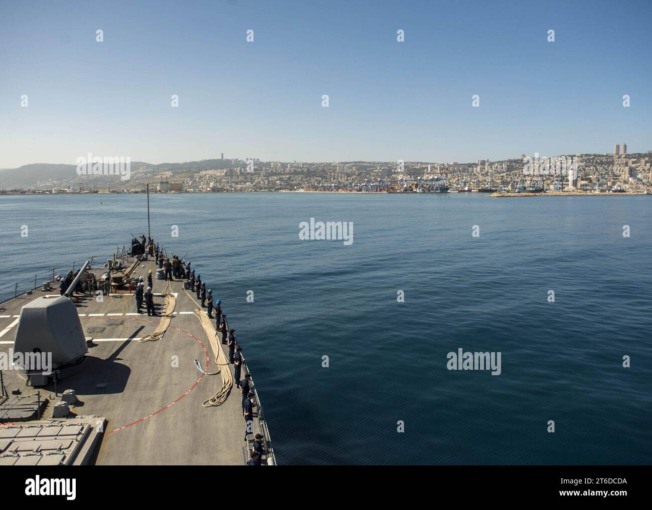 USS Donald Cook approaches Haifa, Israel Stock Photo - Alamy