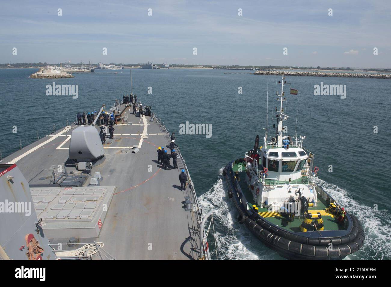 USS Donald Cook pulls into Rota, Spain. (26444075000 Stock Photo - Alamy