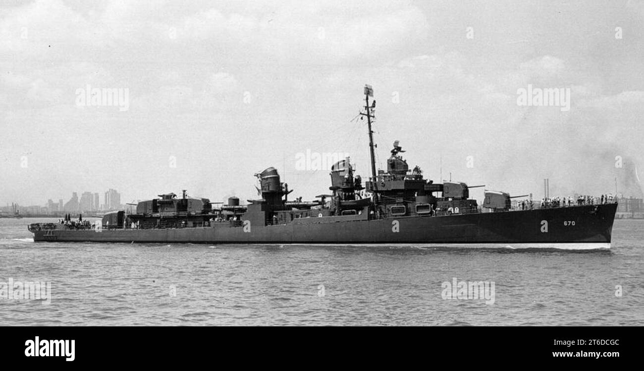 USS Dortch (DD-670) underway, in 1943 Stock Photo - Alamy