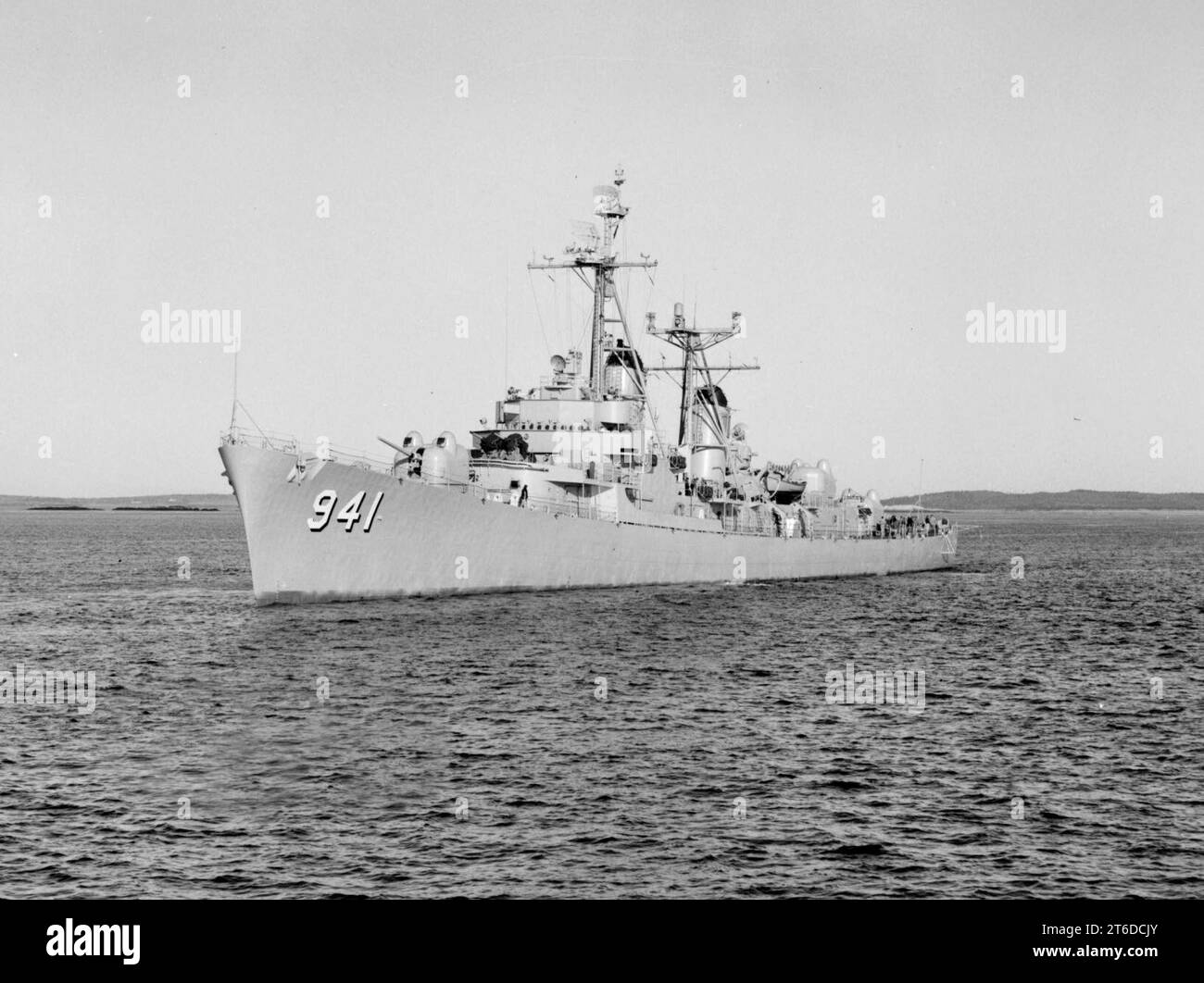 USS Du Pont (DD-941) underway on 17 May 1957 Stock Photo - Alamy