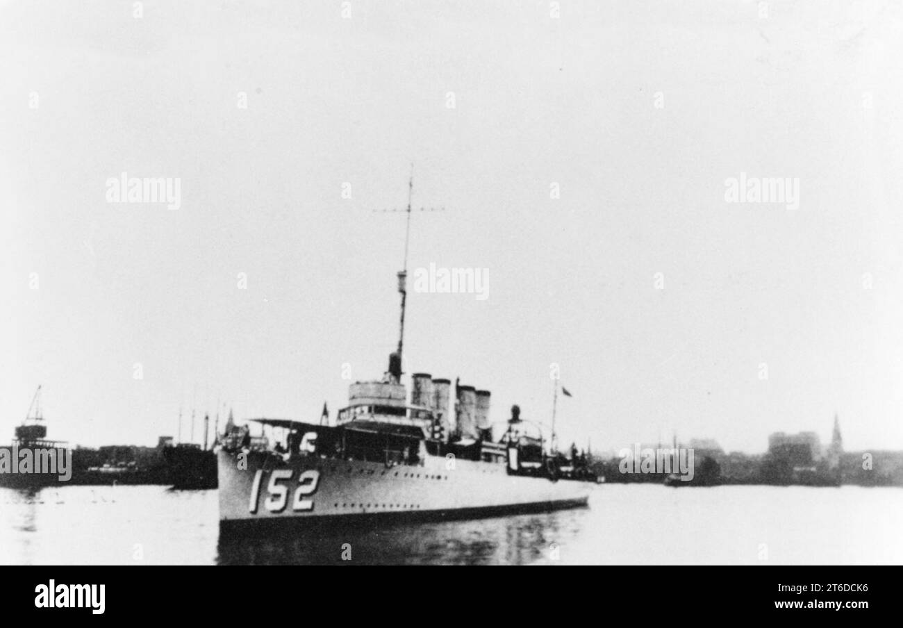 USS Du Pont (DD-152) in port, circa the 1930s Stock Photo - Alamy