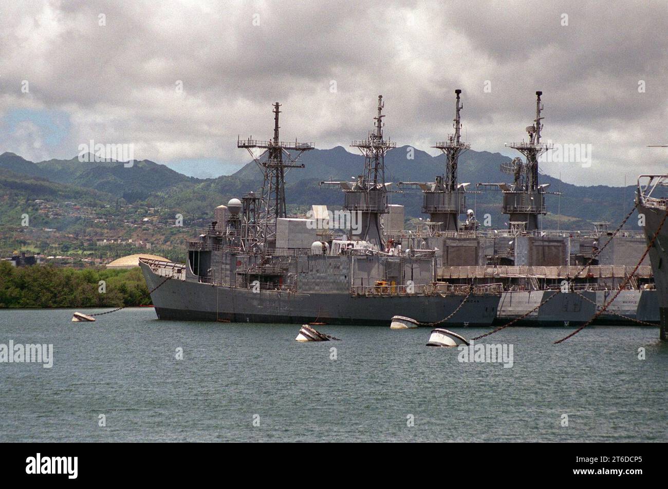 USS Duncan (FFG-10), USS Harold E. Holt (FF-1074) and USS Whipple (FF ...