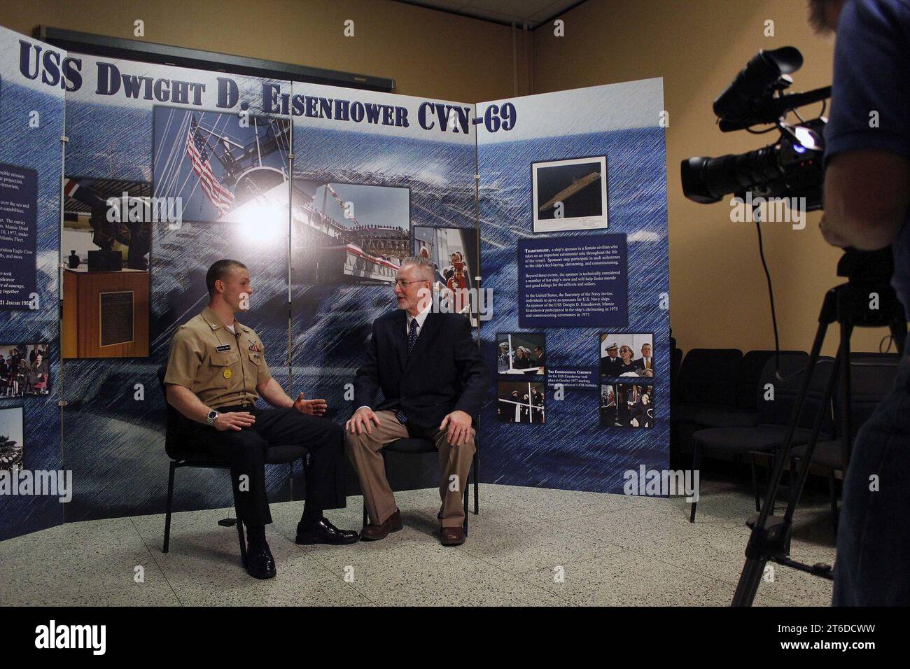 USS Dwight D. Eisenhower 151008 Stock Photo - Alamy