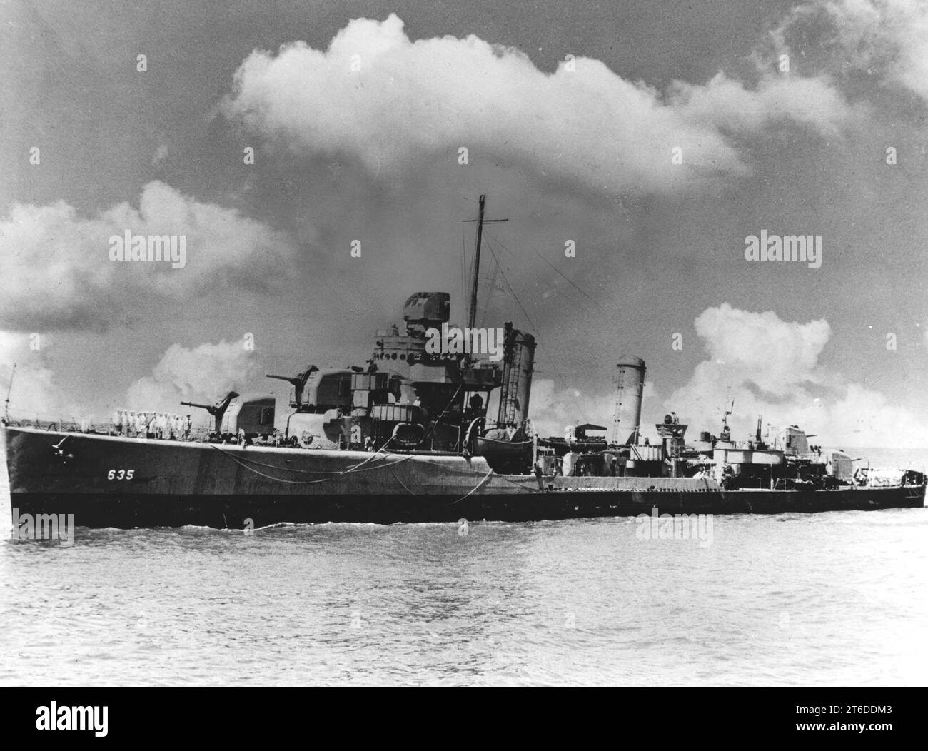 Uss earle hi-res stock photography and images - Alamy