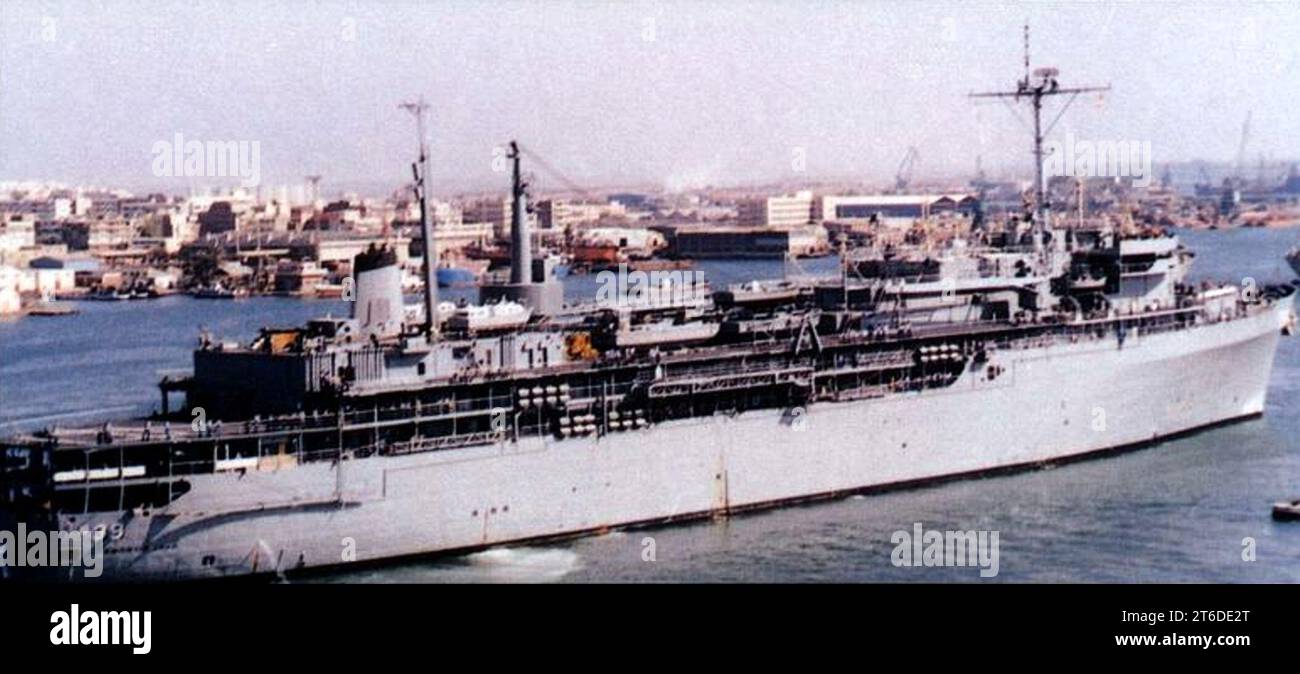 USS Emory S. Land (AS-39) underway, in 1988 Stock Photo - Alamy