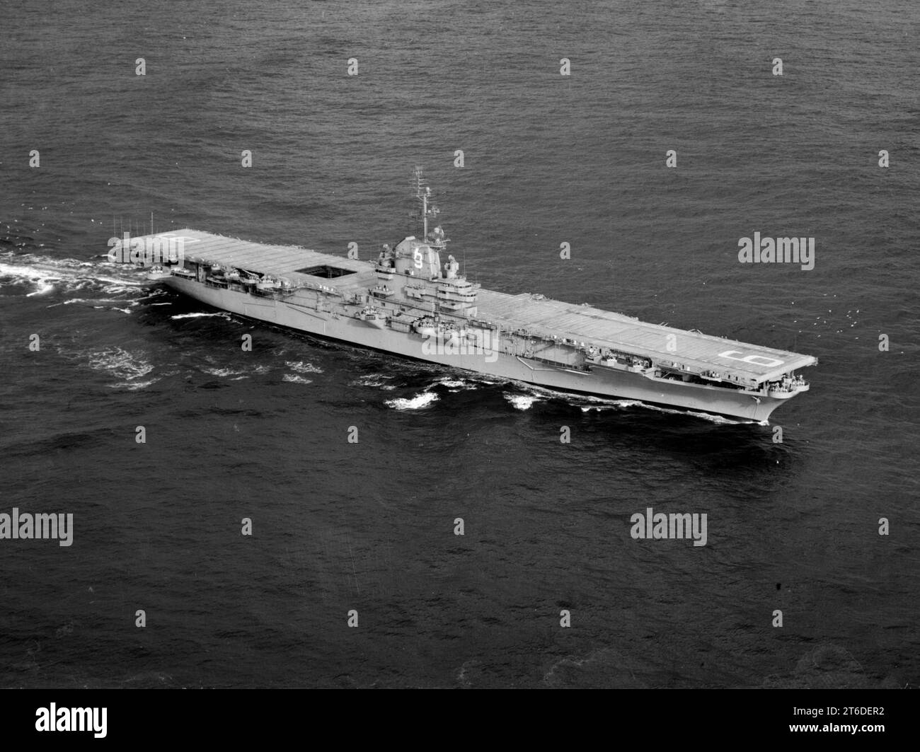 USS Essex (CV-9) underway in March 1951 Stock Photo - Alamy