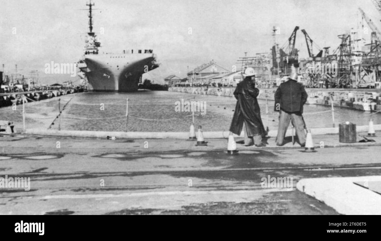 USS Essex (CVA-9) enters a dry dock of the San Francisco Naval Shipyard ...