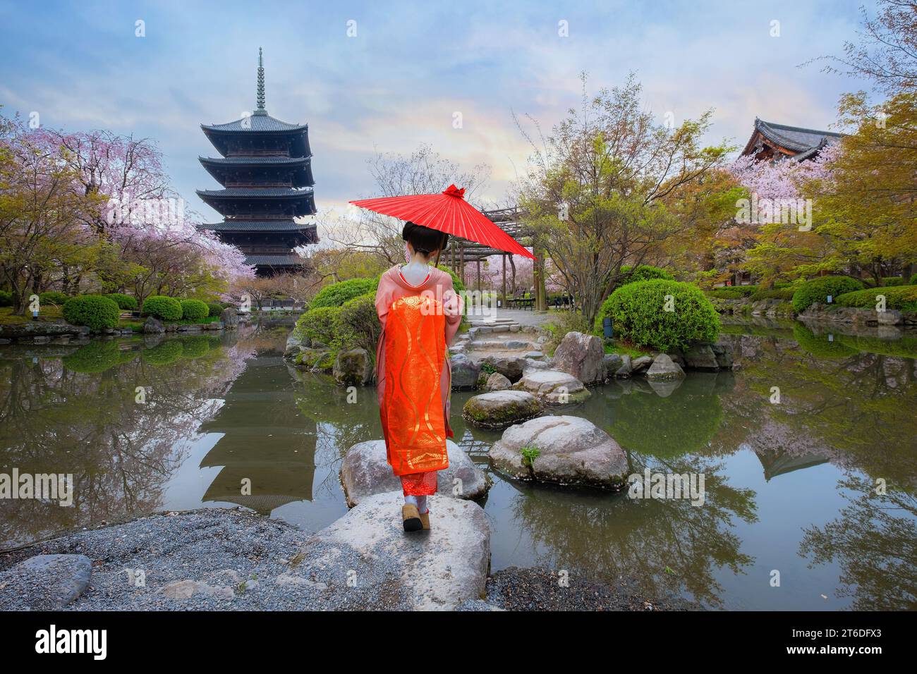 Toji temple kyoto gate hi-res stock photography and images - Alamy