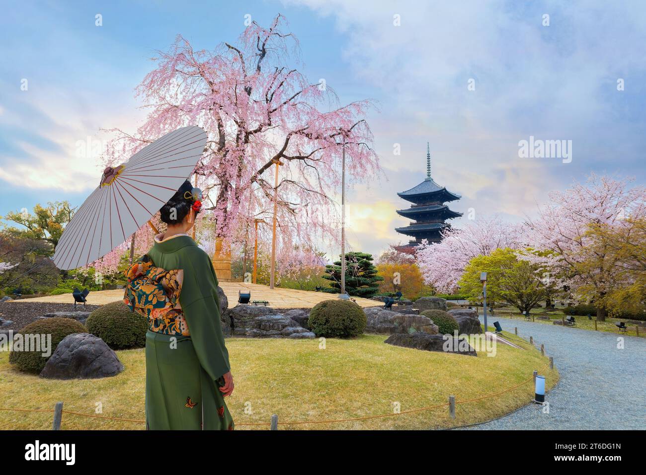 Toji temple kyoto gate hi-res stock photography and images - Alamy