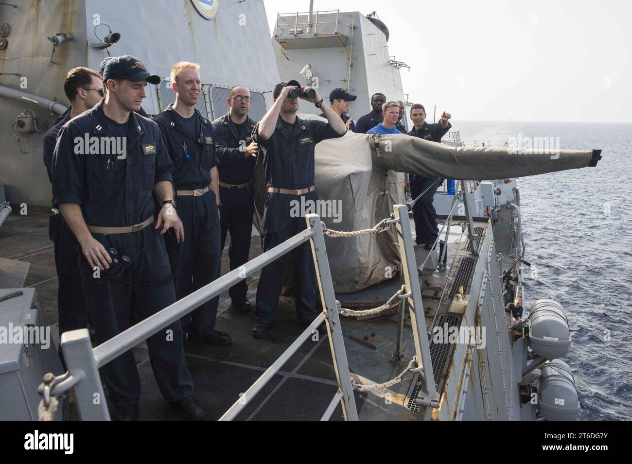 USS Farragut lookout training 150920 Stock Photo - Alamy