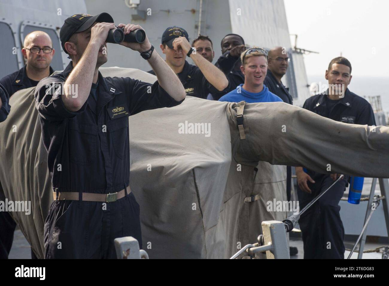 USS Farragut lookout training 150920 Stock Photo - Alamy