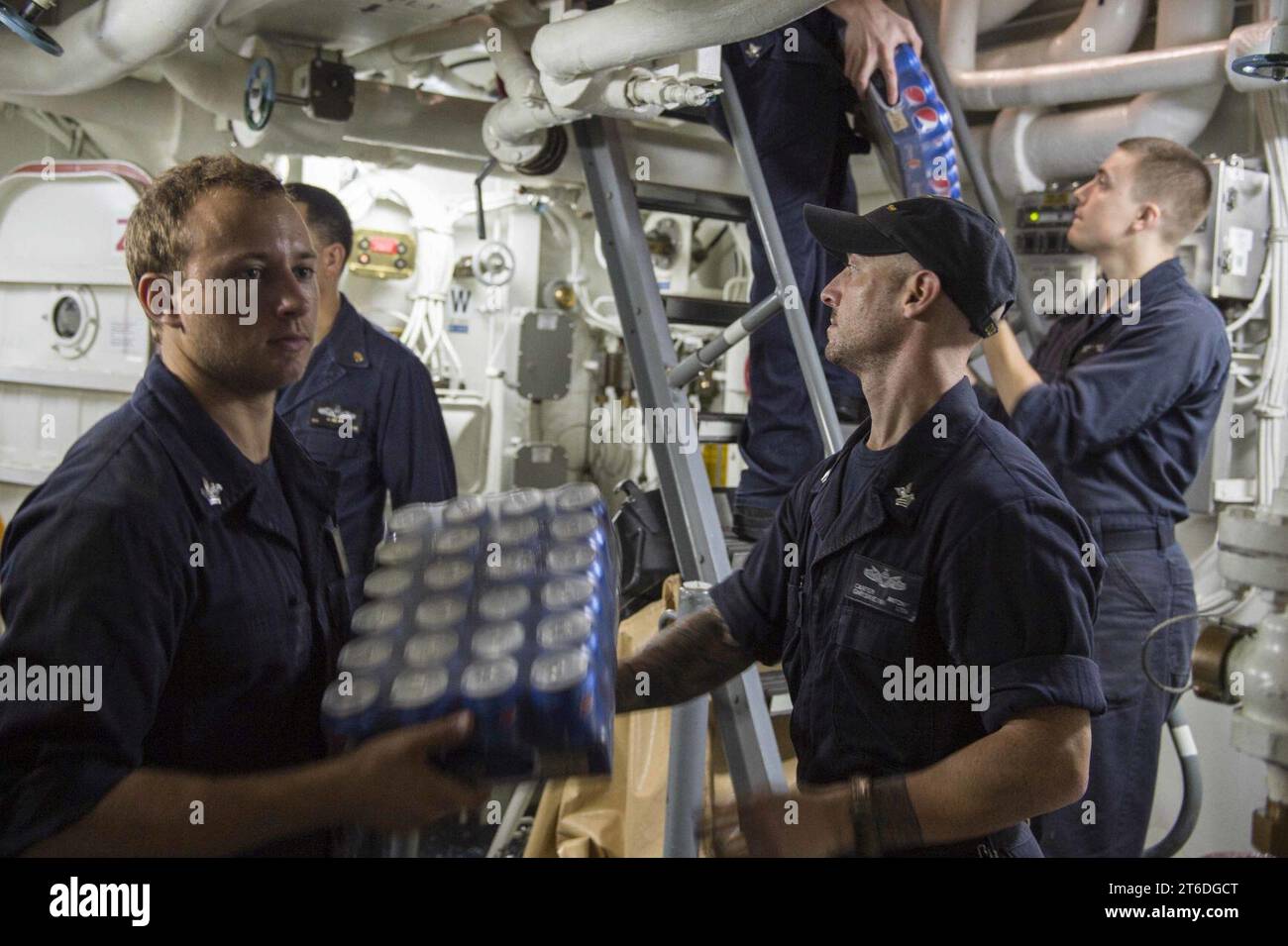 USS Farragut Underway Replenishment 150714 Stock Photo - Alamy