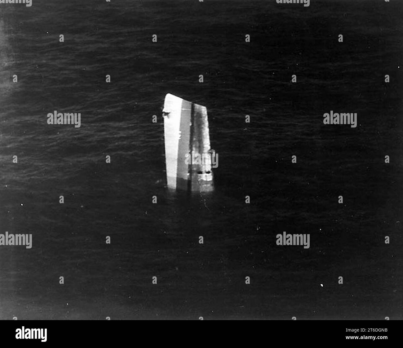 USS Fiske bow sinking Stock Photo - Alamy