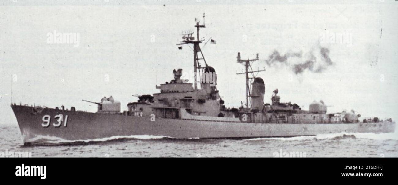 Uss forrest sherman dd 931 underway hi-res stock photography and images ...