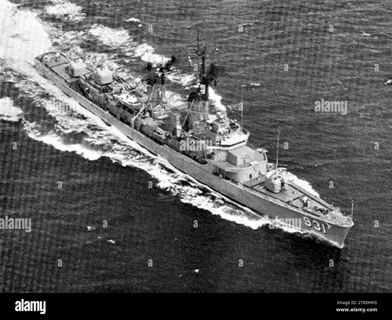 Uss forrest sherman dd 931 underway hi-res stock photography and images ...