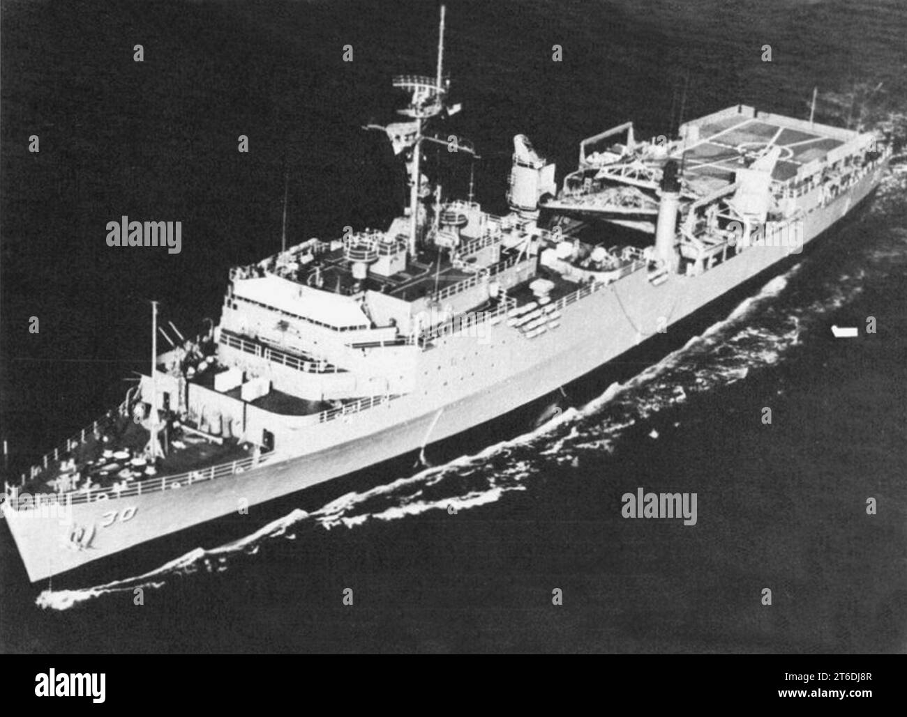 USS Fort Snelling (LSD-30) underway at sea, in 1984 Stock Photo - Alamy