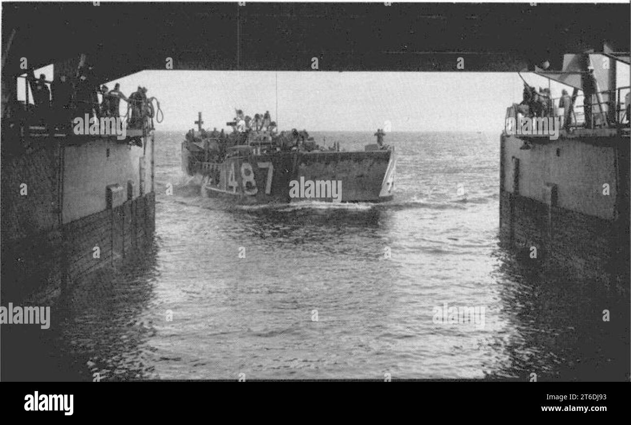 USS Fort Snelling-LCU 487;10123008 Stock Photo - Alamy