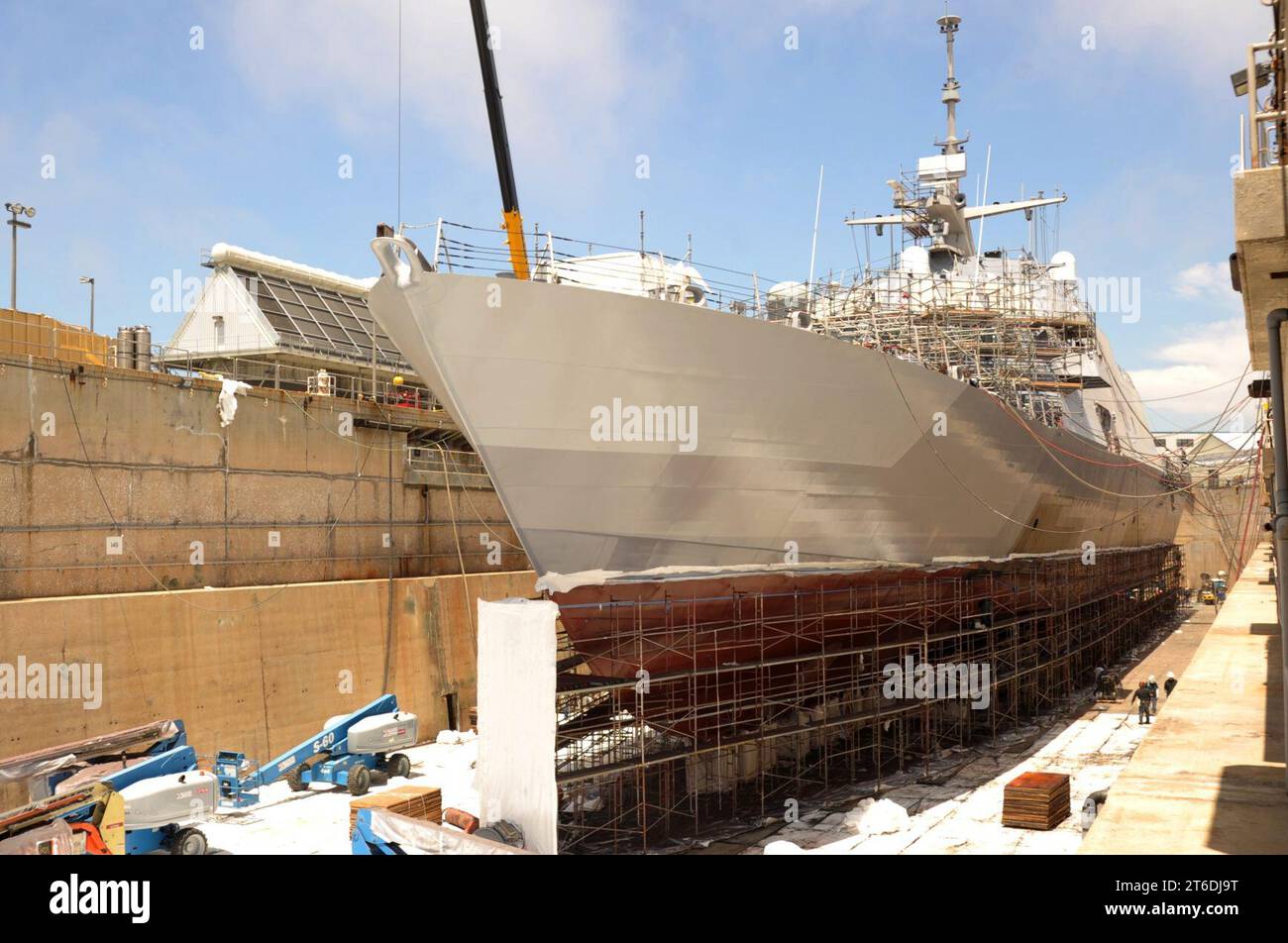 USS Fort Worth is in dry dock. (9183935741 Stock Photo - Alamy