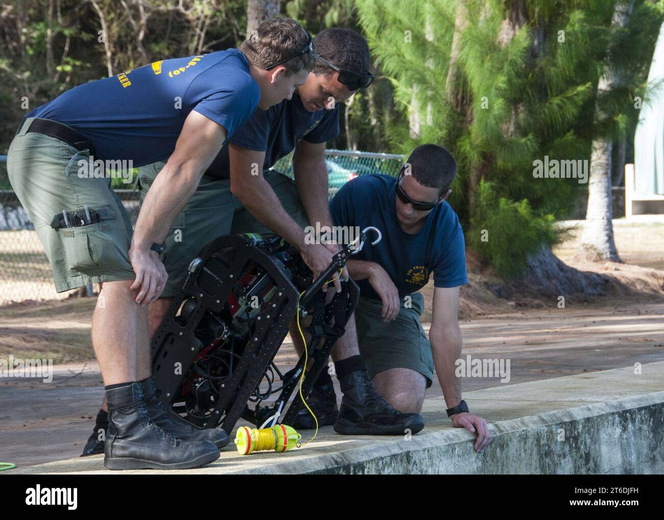 USS Frank Cable action 150305 Stock Photo - Alamy