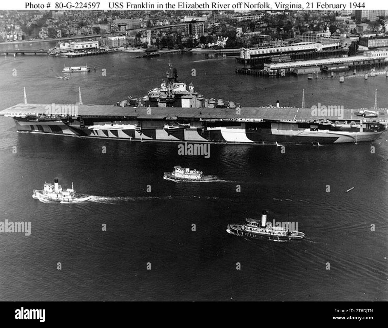 USS Franklin (CV-13) in MS 32 6A camouflage Stock Photo - Alamy