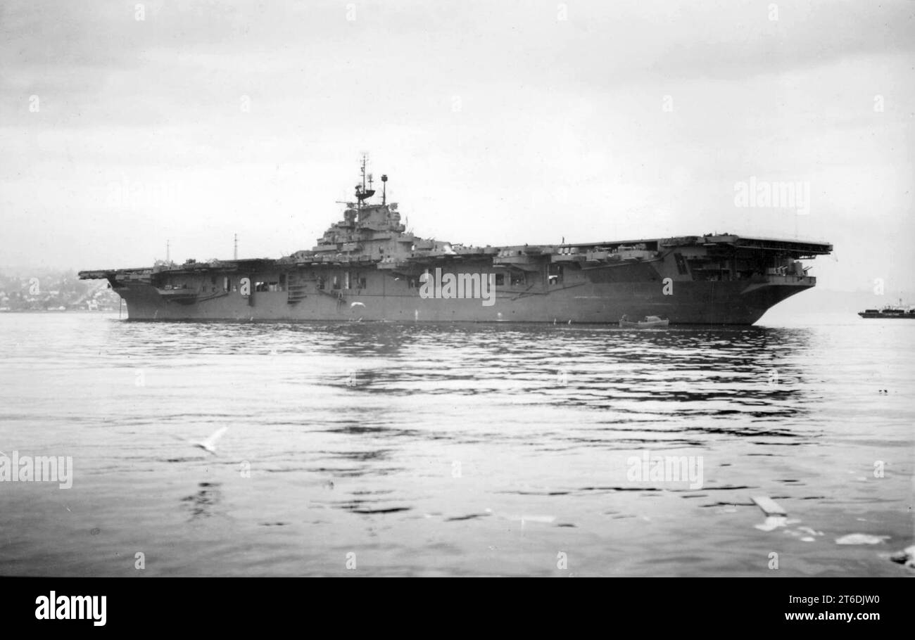 USS Franklin (CV-13) at anchor off the Puget Sound Naval Shipyard, 31 ...