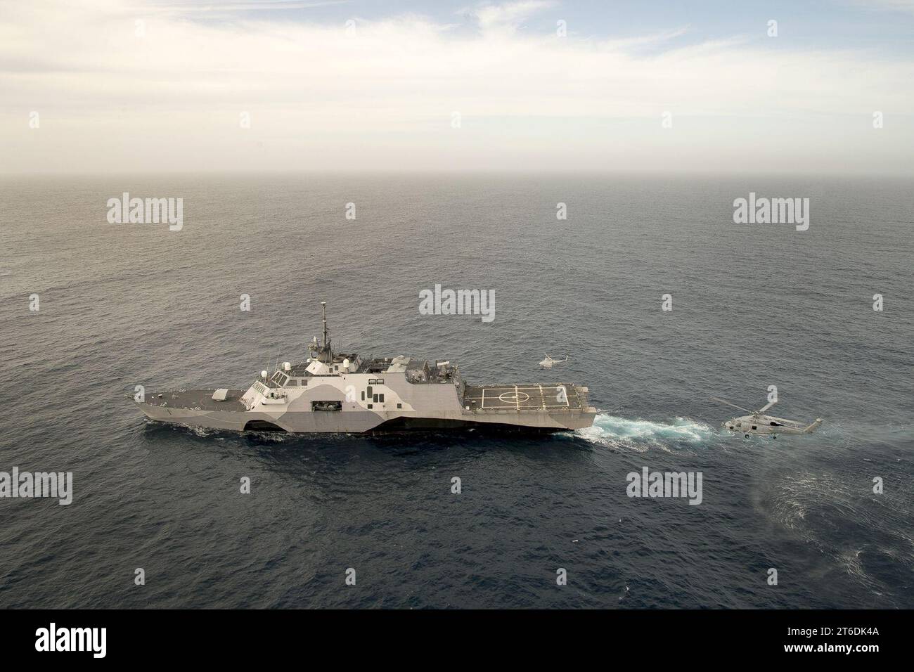USS Freedom conducts flight operations Stock Photo - Alamy