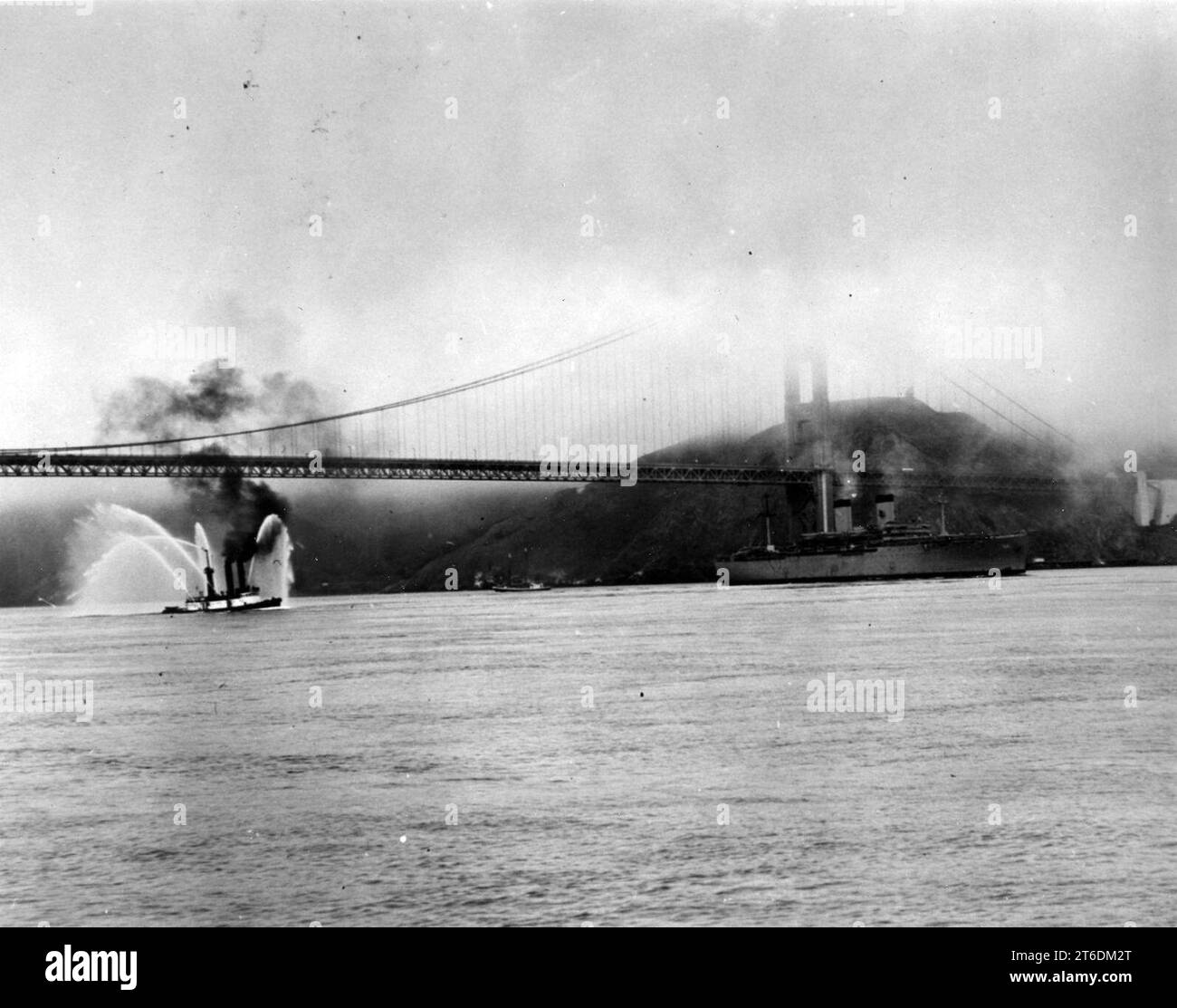 USS General William Mitchell (AP-114) passed under the Golden Gate ...