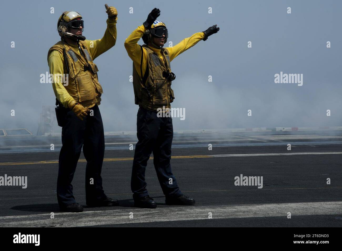 USS George H.W. Bush (CVN 77) 140621 Stock Photo - Alamy