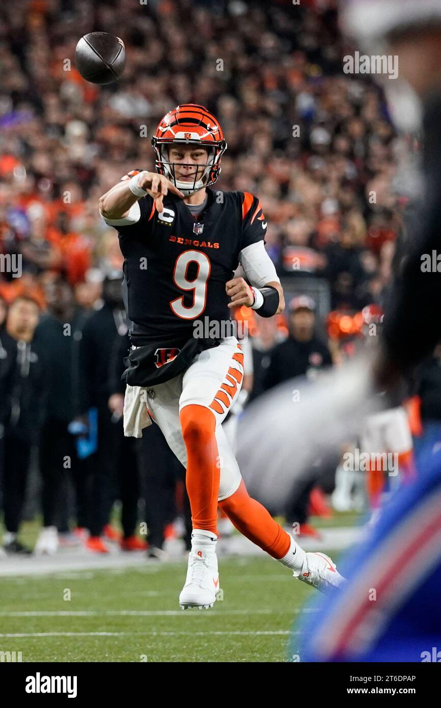 Cincinnati Bengals quarterback Joe Burrow (9) throws during the first ...