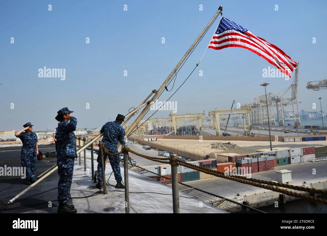 USS George H.W. Bush pulls into Jebel Ali, Dubai Stock Photo - Alamy