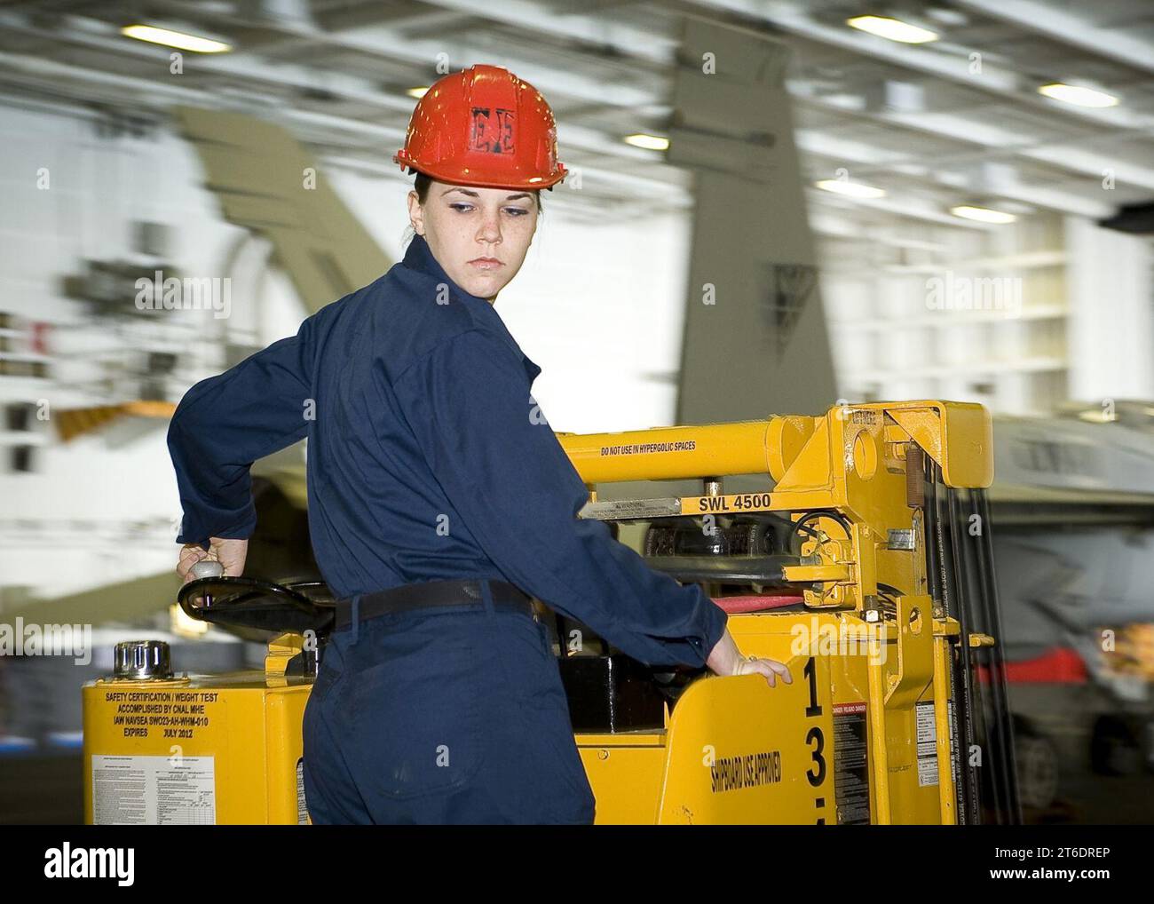 USS George H.W. Bush sailor operates forklift 120318 Stock Photo - Alamy USS George H.W. Bush sailor operates forklift 120318 Stock Photo - Alamy