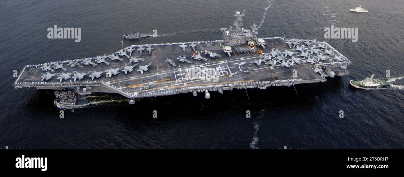 USS George Washington (CVN 73) arrives at Fleet Activities Yokosuka ...