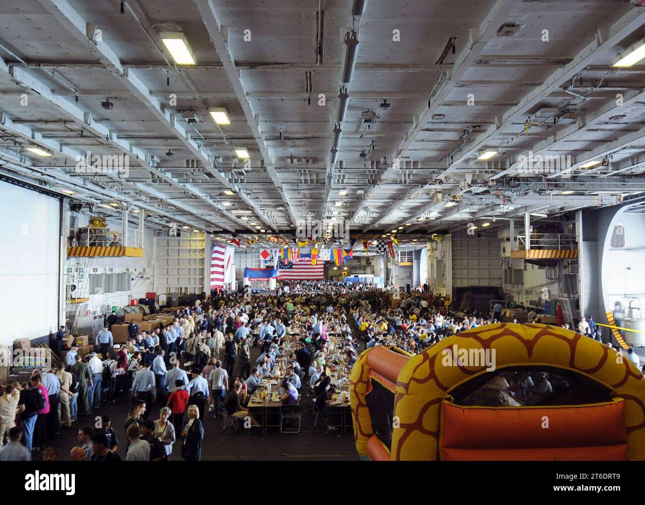 USS George Washington action Stock Photo - Alamy