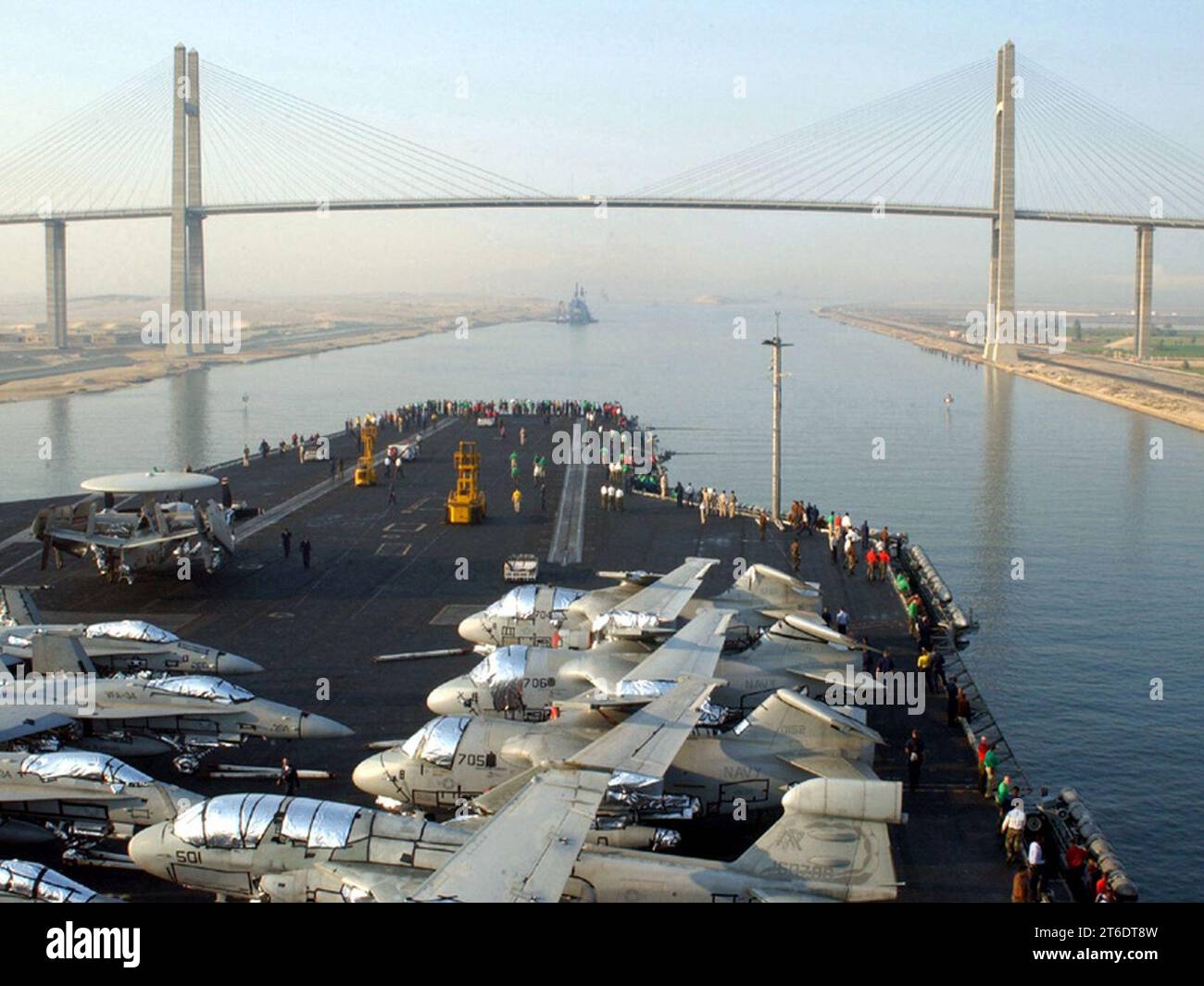 USS George Washington CVN-73 cross under Suez Bridge Stock Photo - Alamy