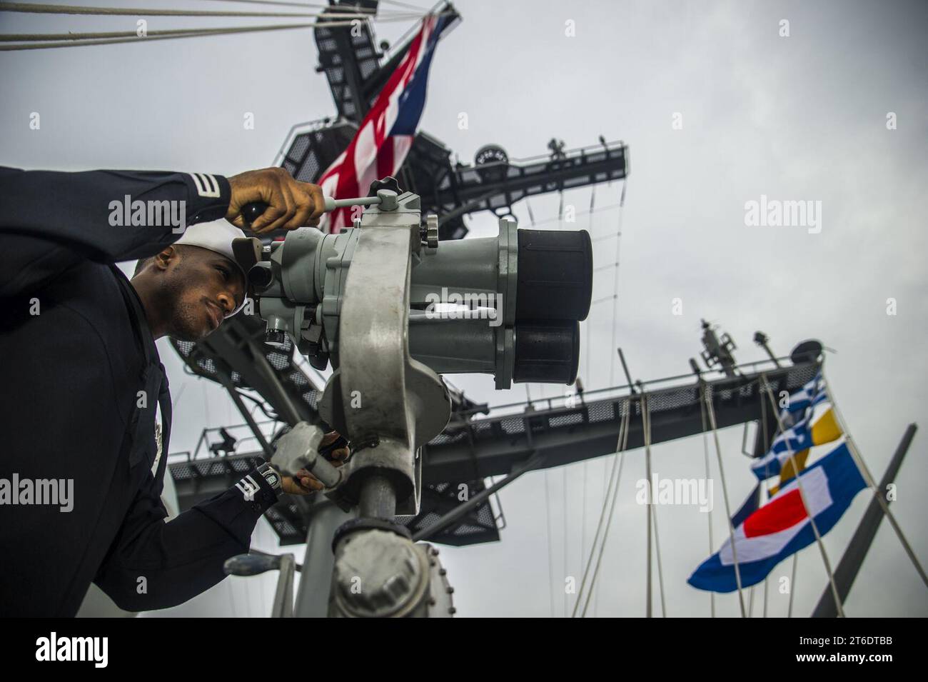 USS George Washington homecoming 141125 Stock Photo - Alamy