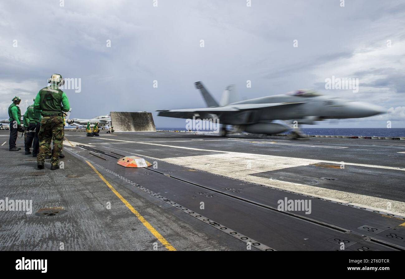 USS George Washington flight deck operations 140930 Stock Photo - Alamy