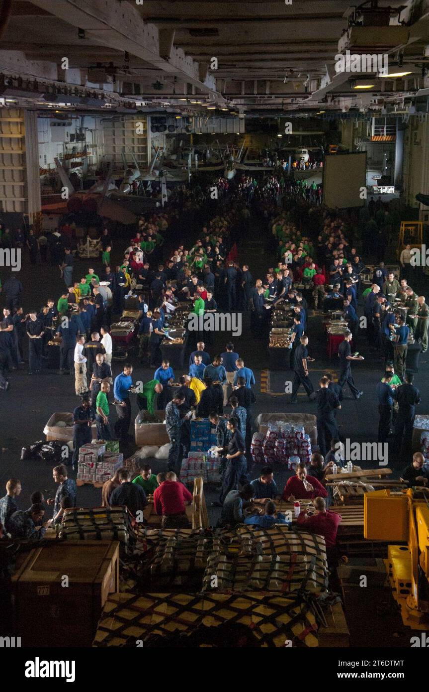 USS George Washington operations 141106 Stock Photo - Alamy