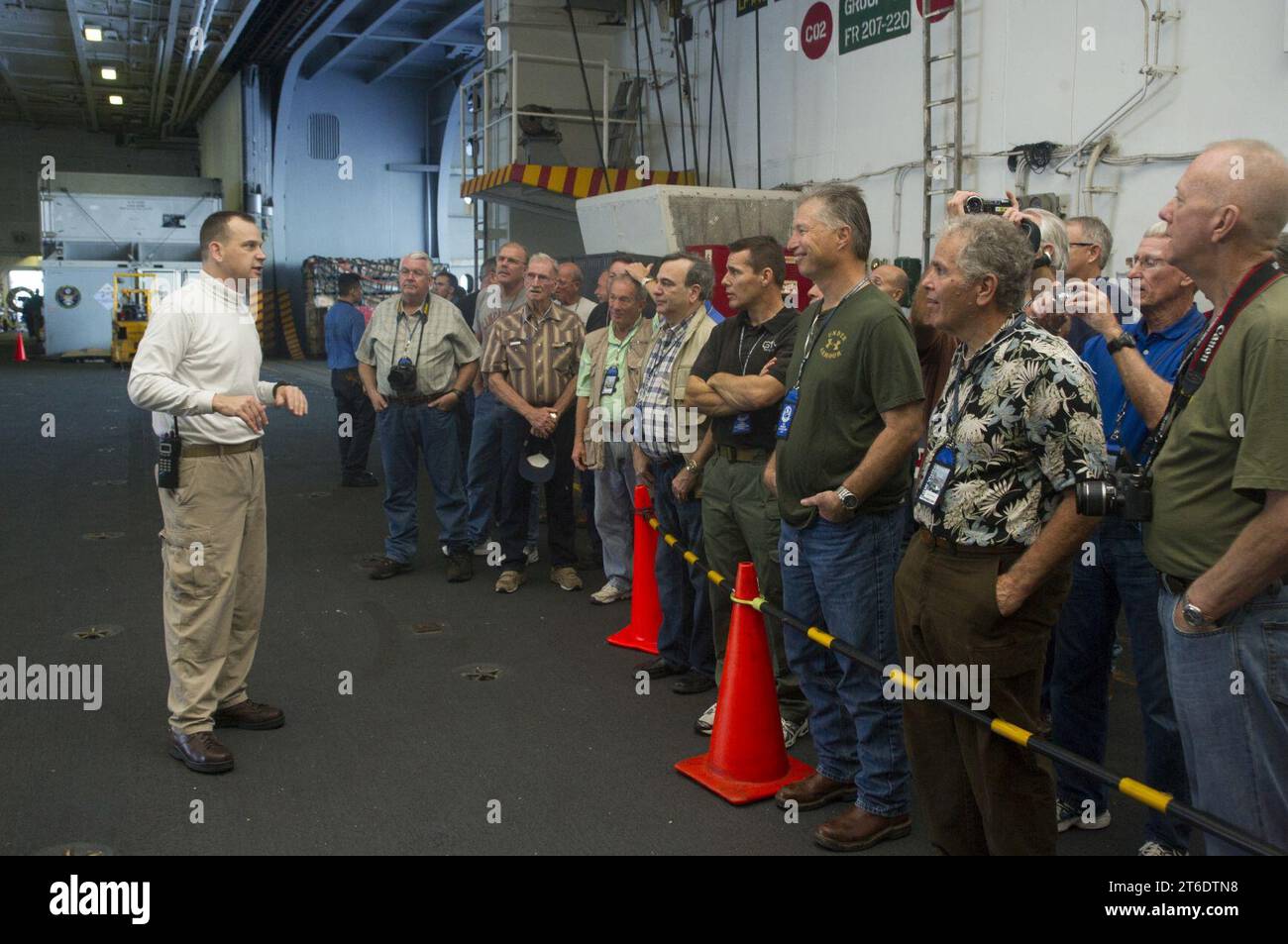 USS George Washington operations 141106 Stock Photo - Alamy