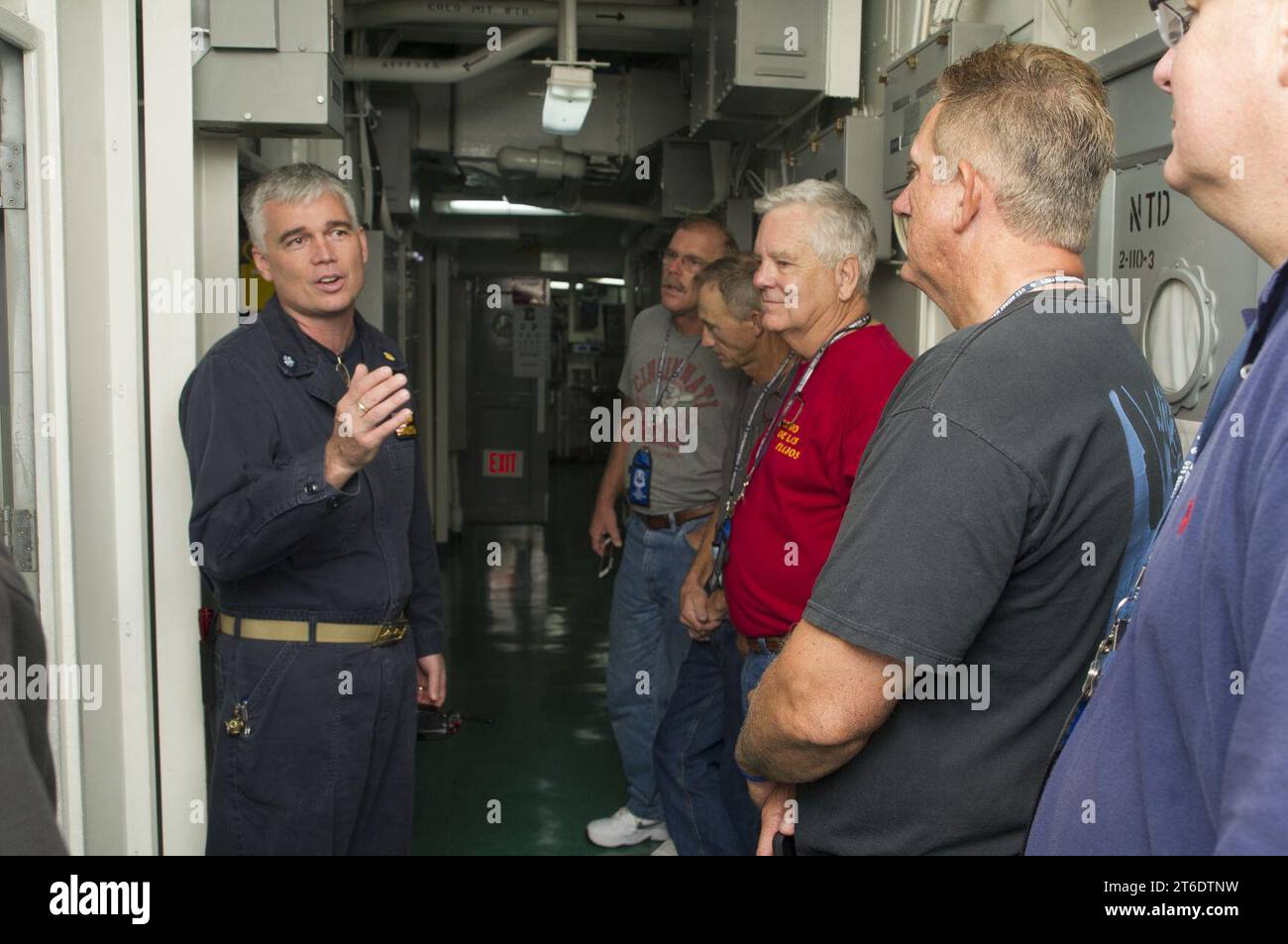 USS George Washington operations 141106 Stock Photo - Alamy