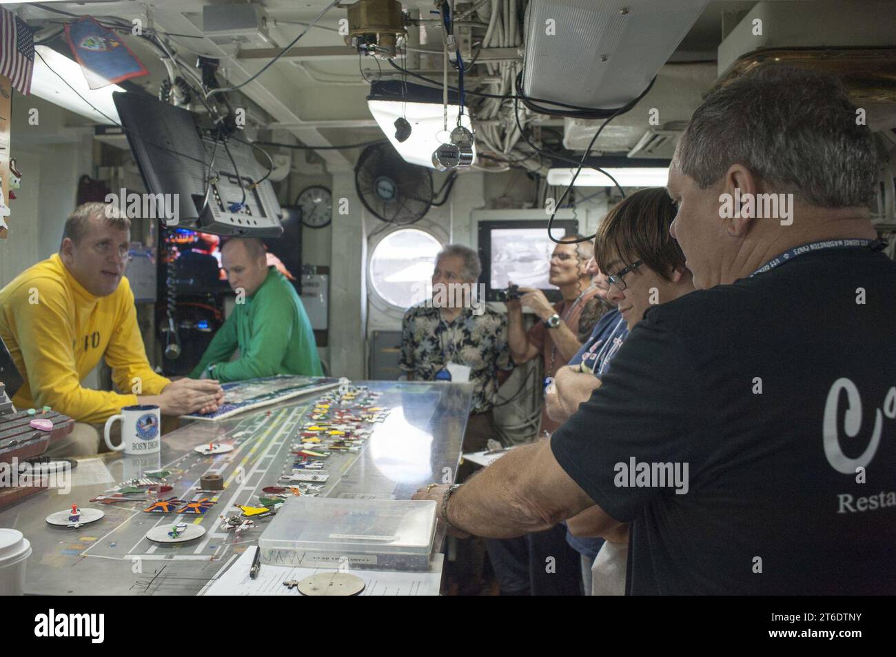 USS George Washington operations 141106 Stock Photo - Alamy