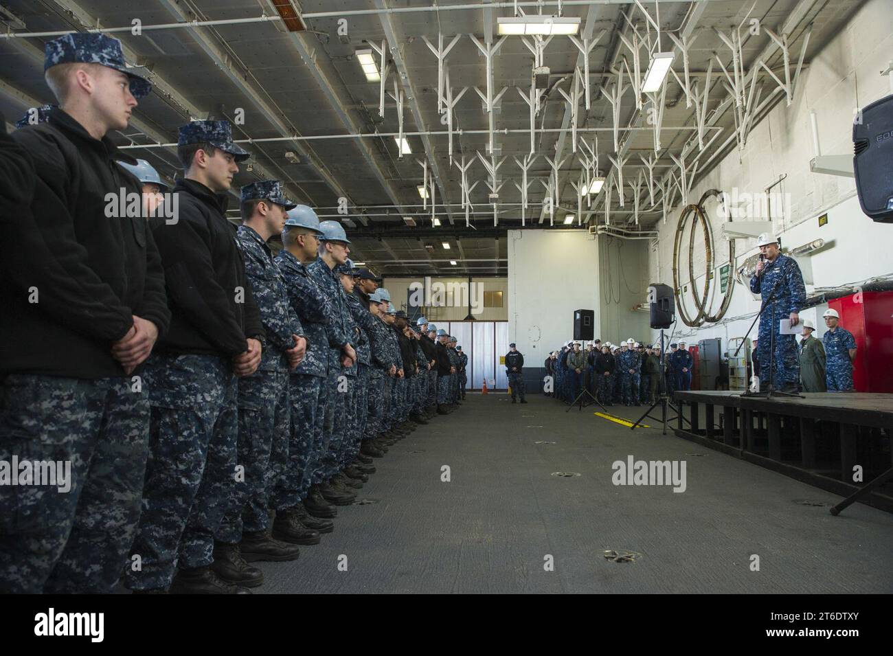 USS George Washington operations 150108 Stock Photo - Alamy