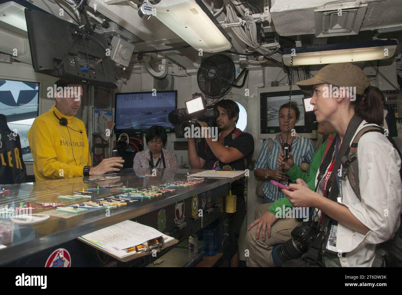 USS George Washington operations 150716 Stock Photo - Alamy