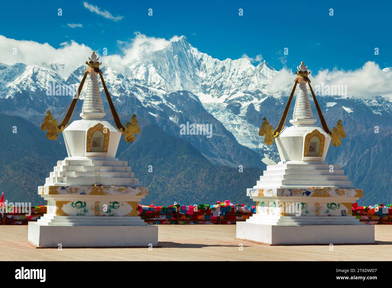 Sunrise over Meili Snow Mountain in Yunnan, China Stock Photo - Alamy