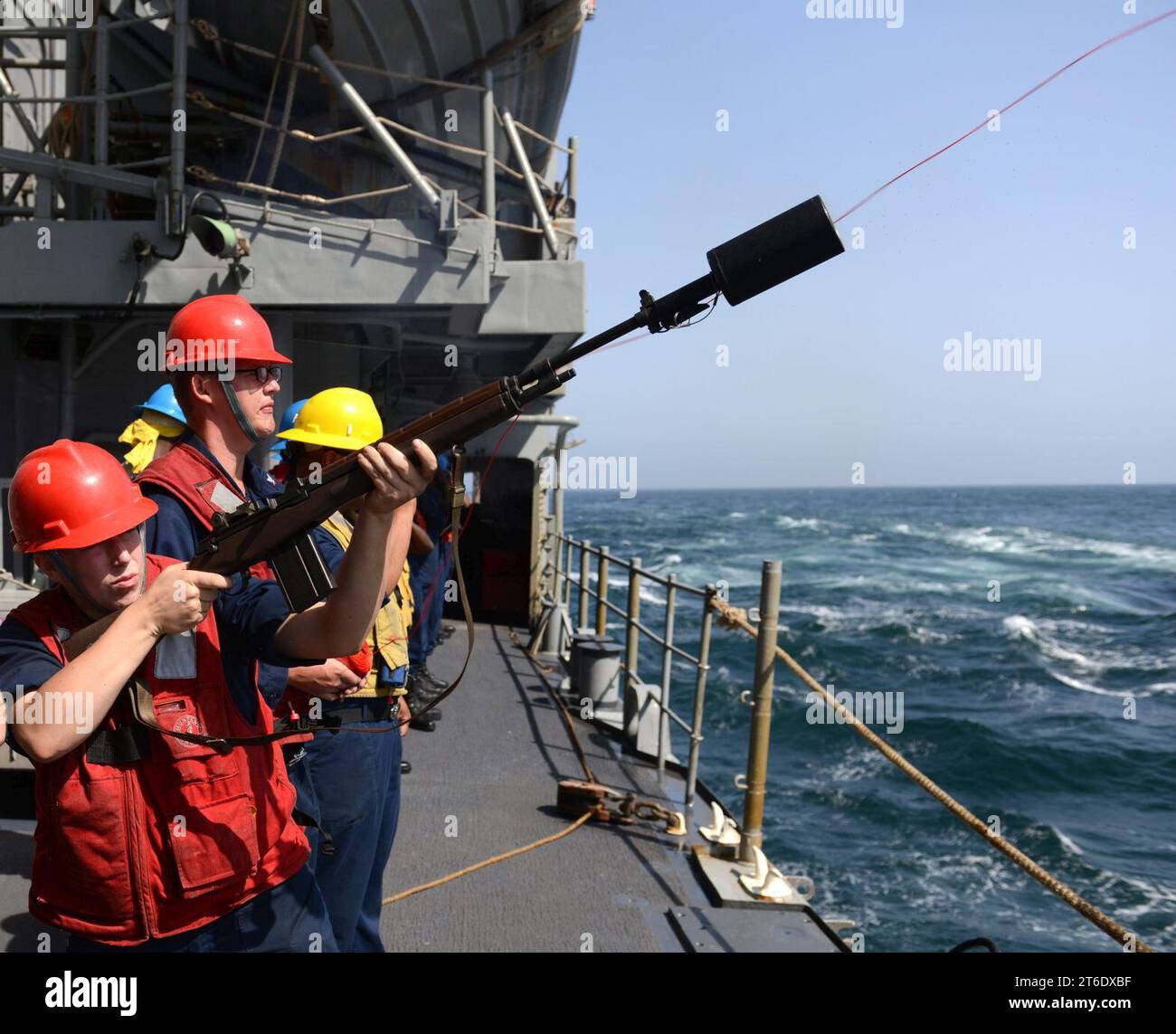 USS GETTYSBURG (CG 64) 131002 Stock Photo - Alamy