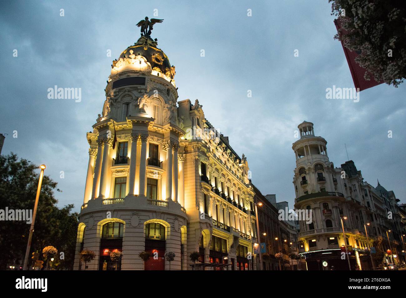 Metropolis building, Madrid Stock Photo - Alamy
