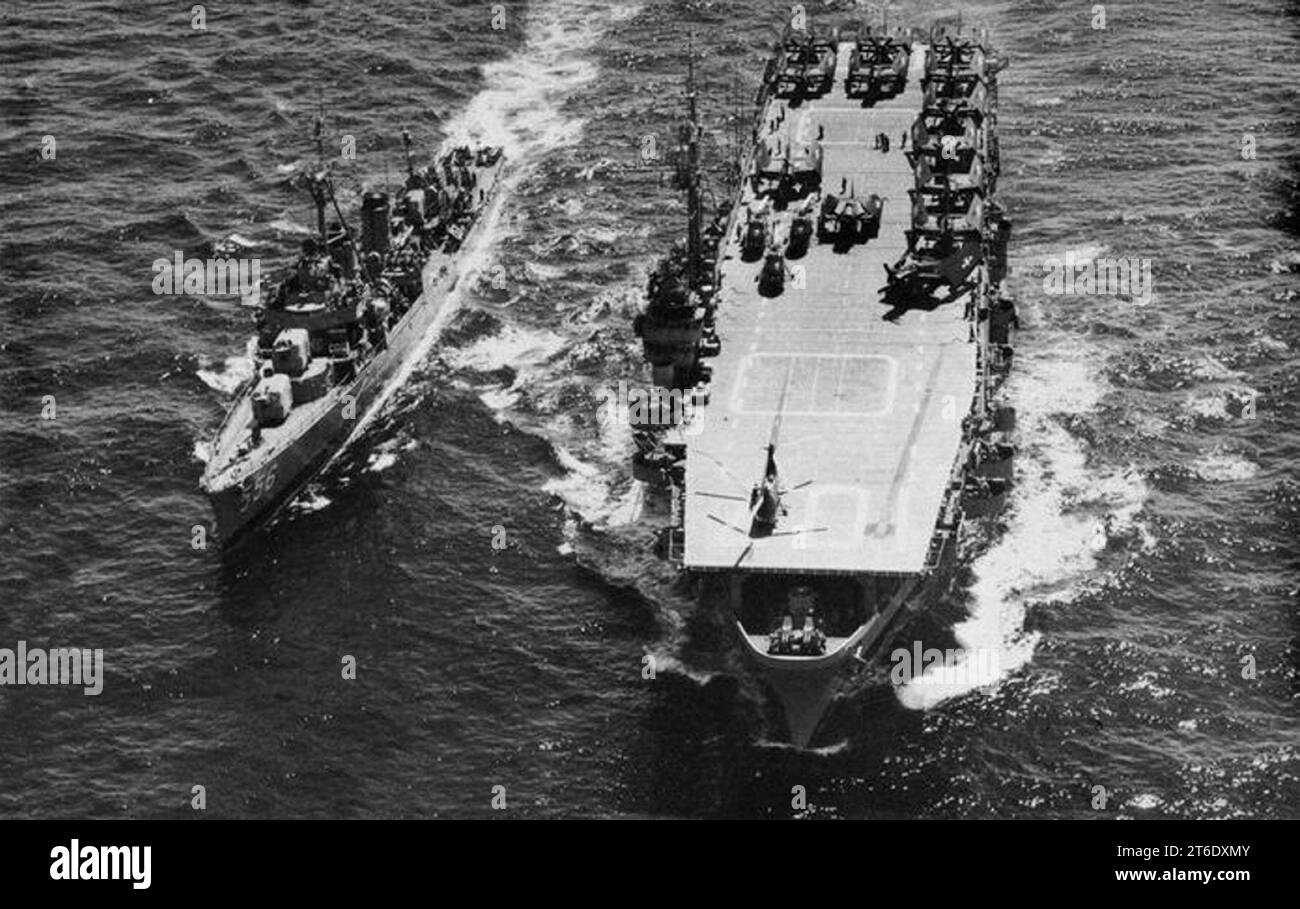 Uss gilbert islands hi-res stock photography and images - Alamy